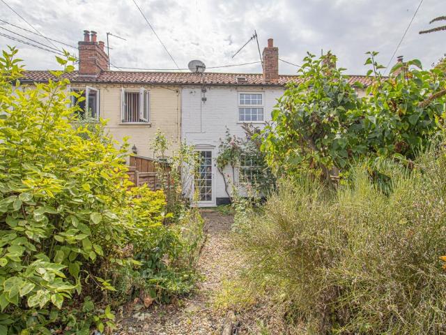 2 bedroom terraced house for sale