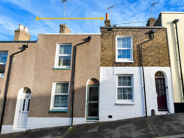 2 bedroom terraced house for sale