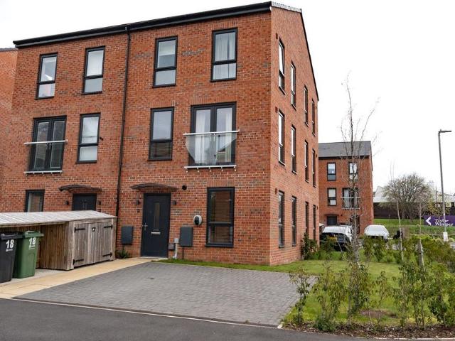 2 bedroom terraced house for sale