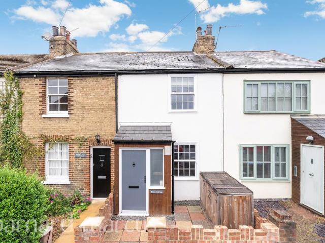 2 bedroom terraced house for sale