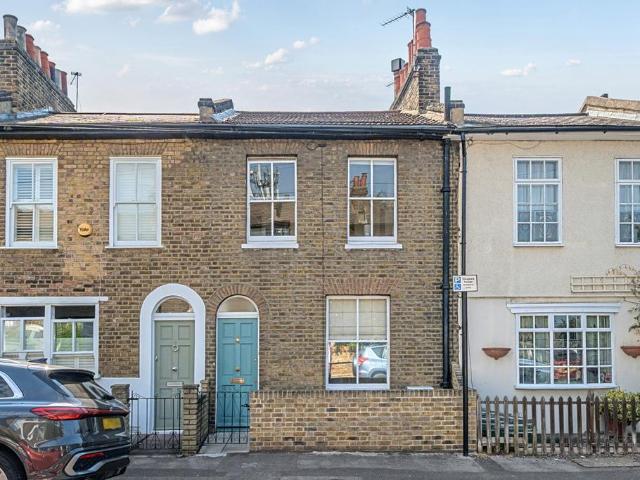 2 bedroom terraced house for sale