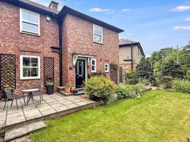 2 bedroom terraced house for sale