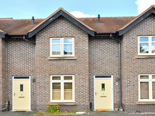 2 bedroom terraced house for sale