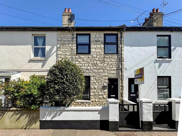 2 bedroom terraced house for sale