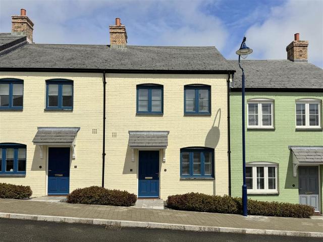 2 bedroom terraced house for sale