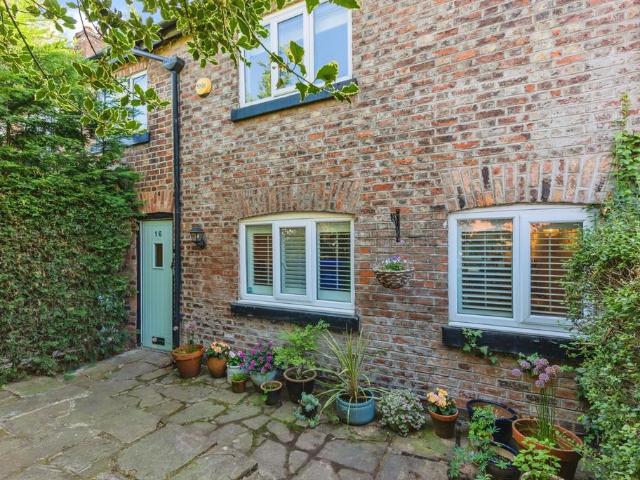 2 bedroom terraced house for sale