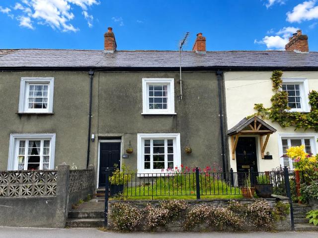 2 bedroom terraced house for sale