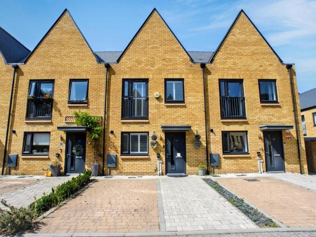 2 bedroom terraced house for sale