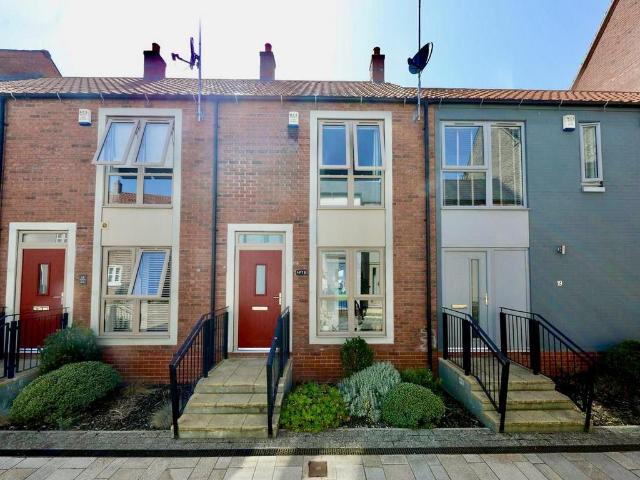 2 bedroom terraced house for sale