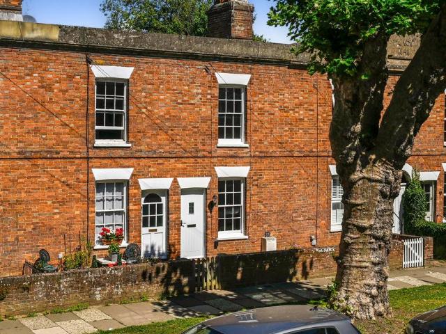 2 bedroom terraced house for sale