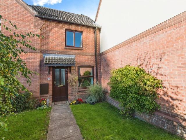 2 bedroom terraced house for sale