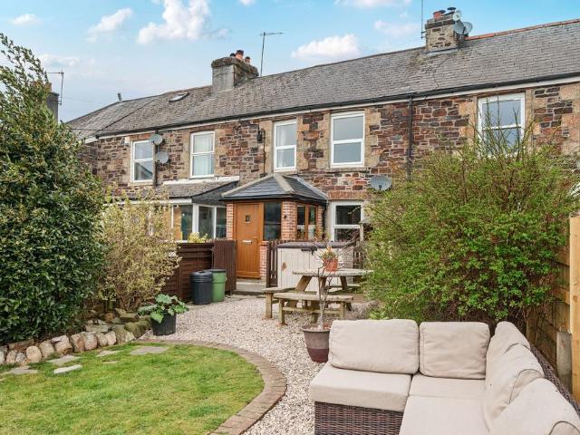 2 bedroom terraced house for sale