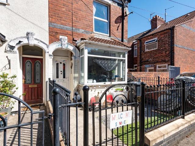 2 bedroom terraced house for sale