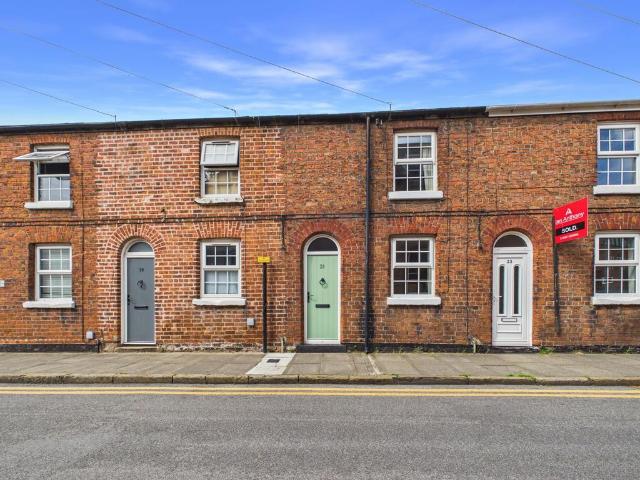 2 bedroom terraced house for sale