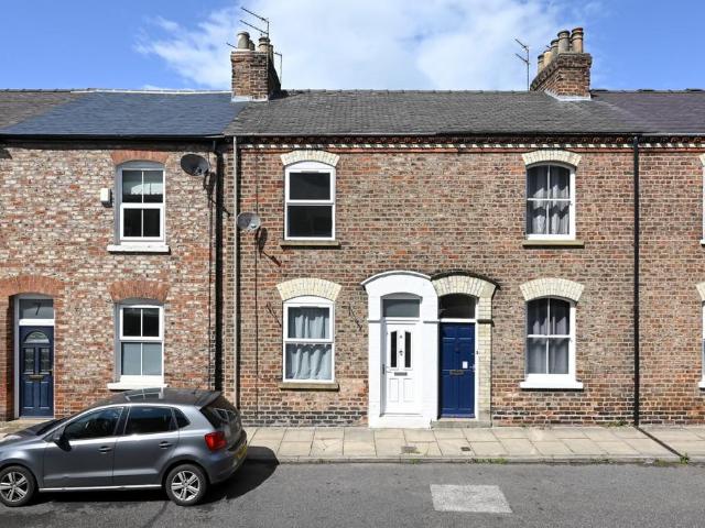 2 bedroom terraced house for sale