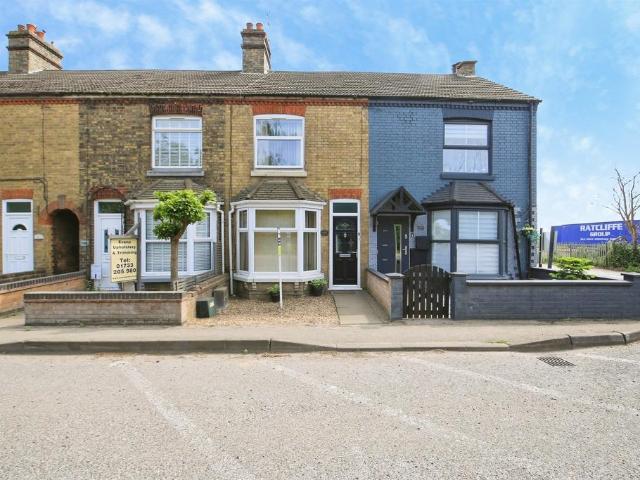 2 bedroom terraced house for sale