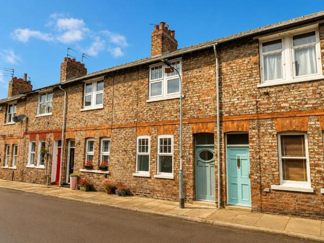 2 bedroom terraced house for sale