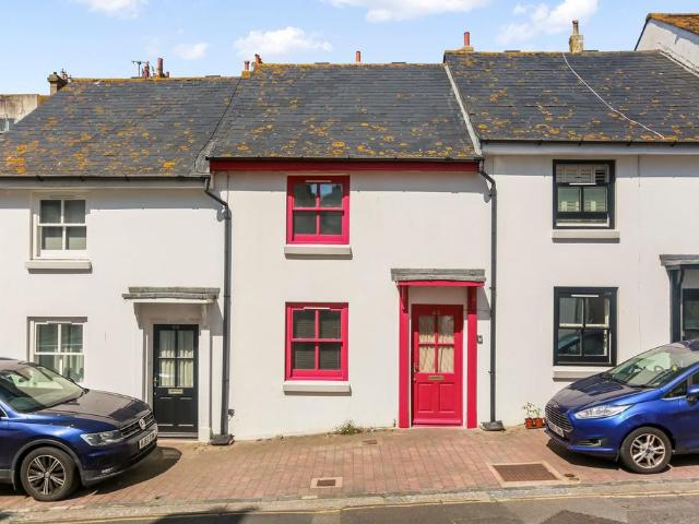 2 bedroom terraced house for sale