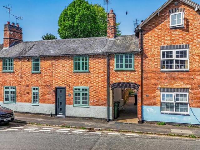 2 bedroom terraced house for sale