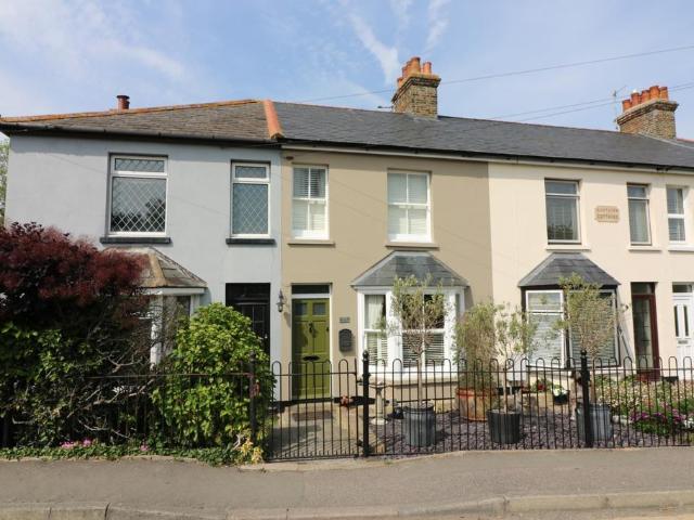 2 bedroom terraced house for sale