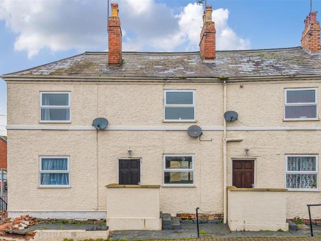 2 bedroom terraced house for sale