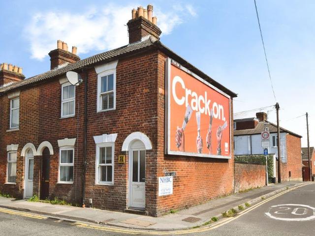 2 bedroom terraced house for sale