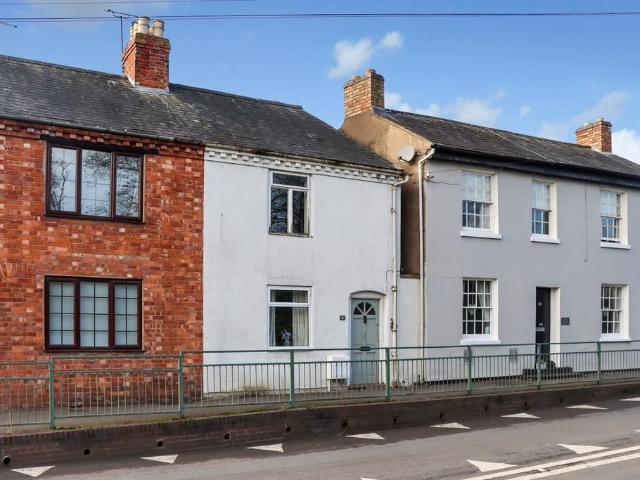2 bedroom terraced house for sale