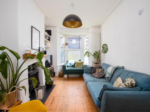 2 bedroom terraced house for sale