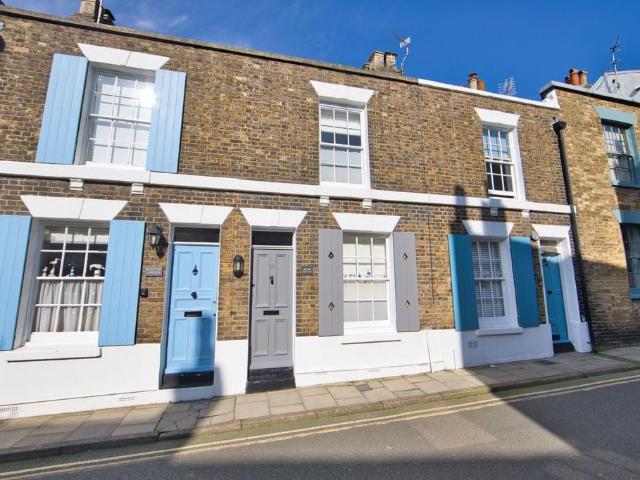 2 bedroom terraced house for sale