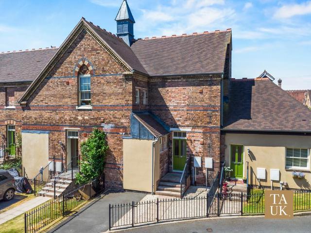 2 bedroom terraced house for sale