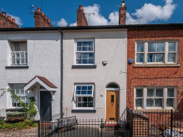 2 bedroom terraced house for sale