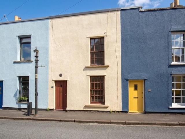2 bedroom terraced house for sale