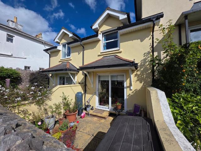2 bedroom terraced house for sale