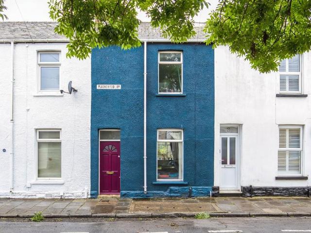 2 bedroom terraced house for sale