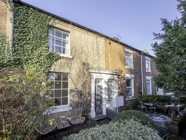 2 bedroom terraced house for sale