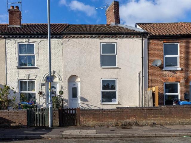 2 bedroom terraced house for sale