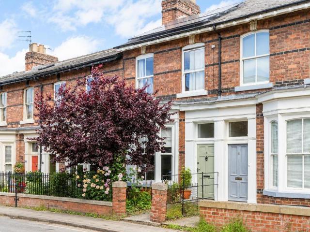 2 bedroom terraced house for sale