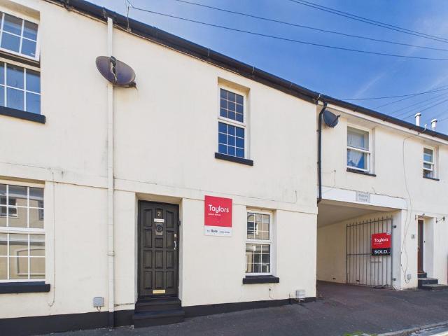 2 bedroom terraced house for sale