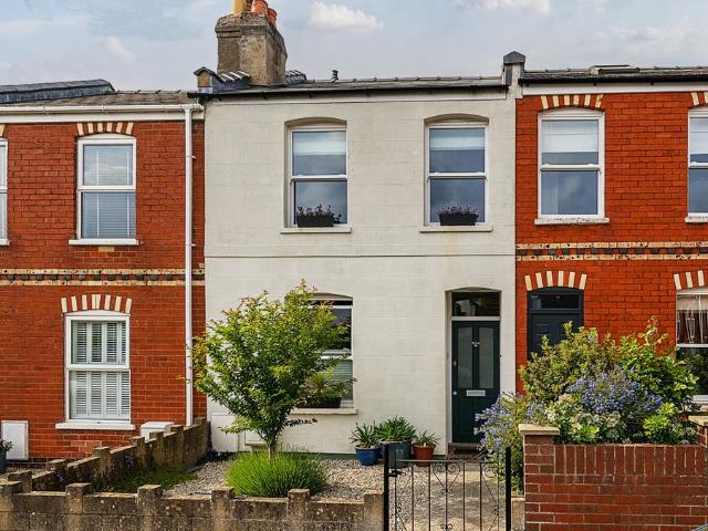 2 bedroom terraced house for sale