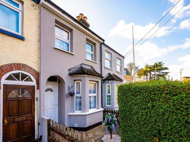 2 bedroom terraced house for sale