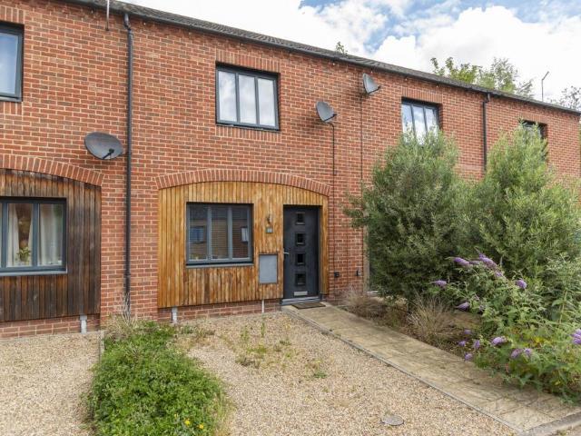 2 bedroom terraced house for sale