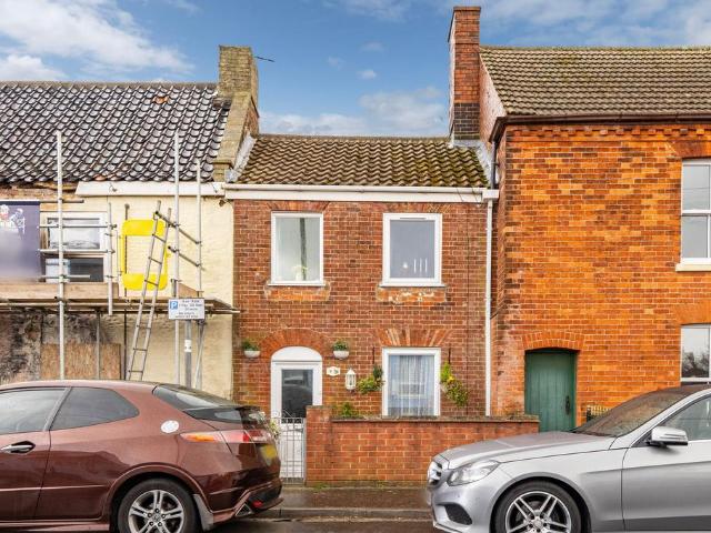 2 bedroom terraced house for sale