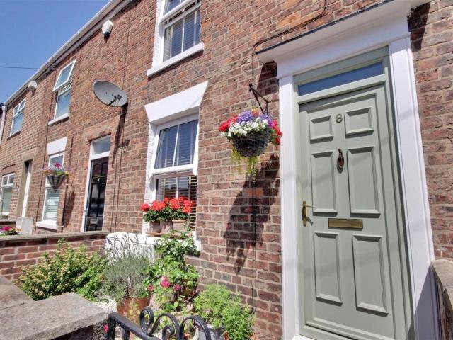 2 bedroom terraced house for sale