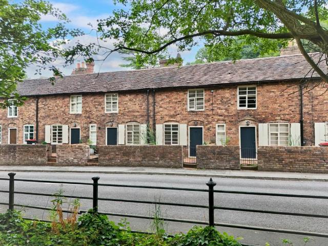 2 bedroom terraced house for sale