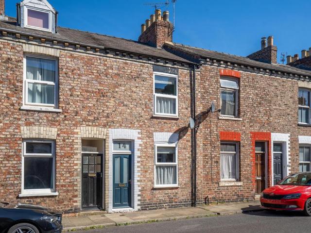 2 bedroom terraced house for sale