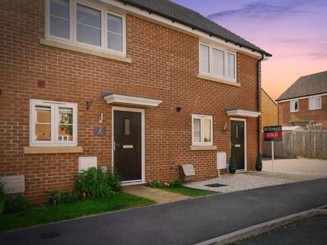 2 bedroom terraced house for sale