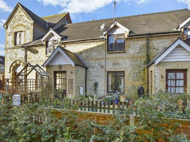 2 bedroom terraced house for sale