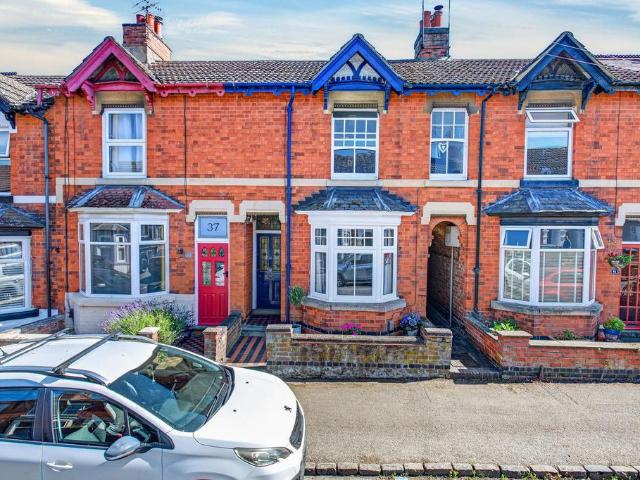 2 bedroom terraced house for sale