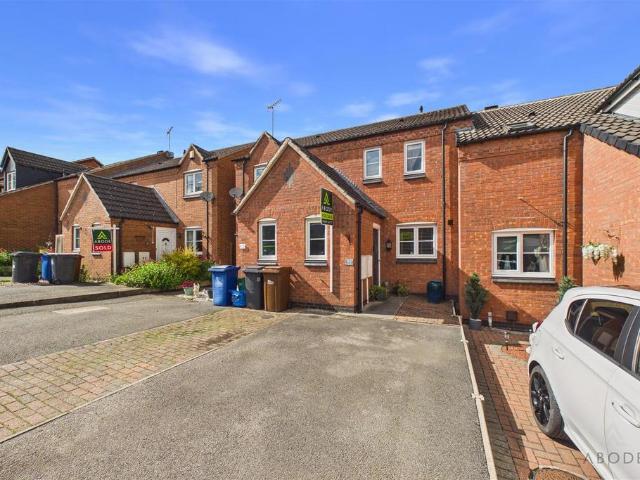 2 bedroom terraced house for sale