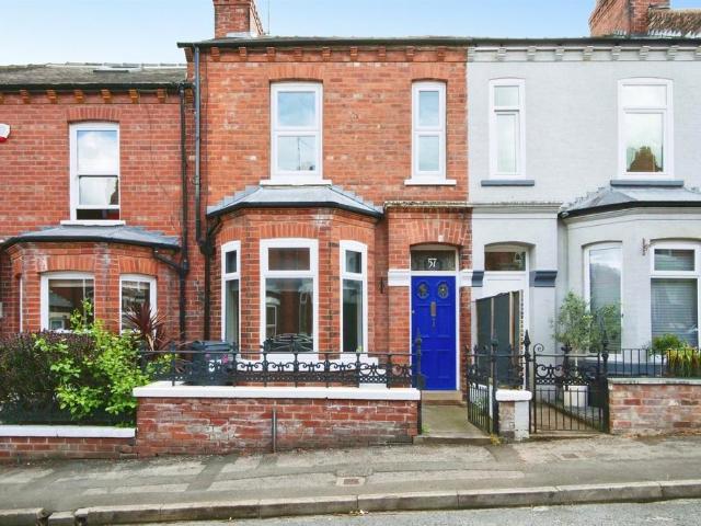 2 bedroom terraced house for sale